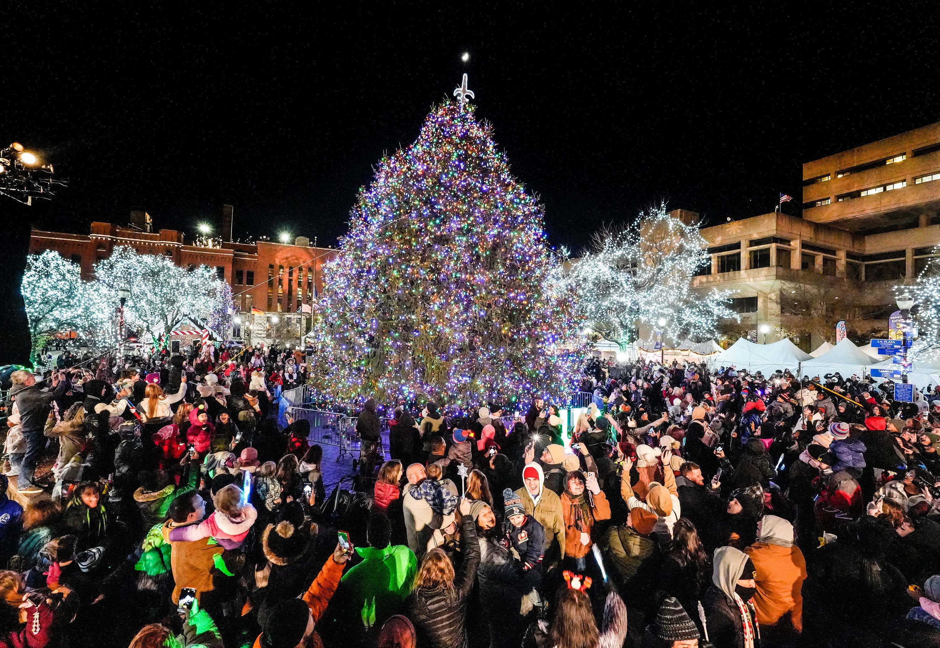 Show off your holiday spirit! Add your Louisville home or business to ...