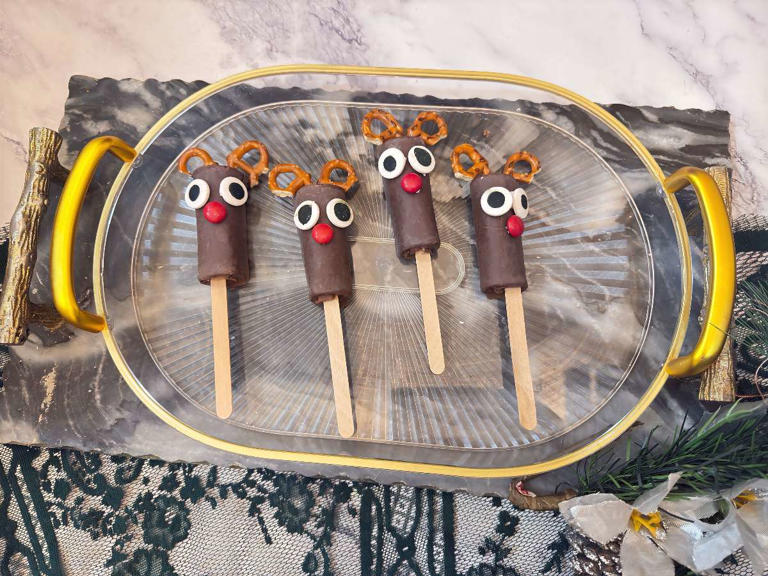 No Bake Reindeer Cake Pops