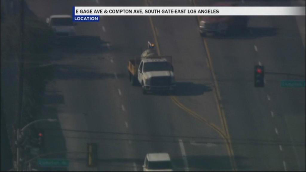 Deputies pursue carjacking suspect through East Los Angeles Deputies pursue carjacking suspect through East Los Angeles