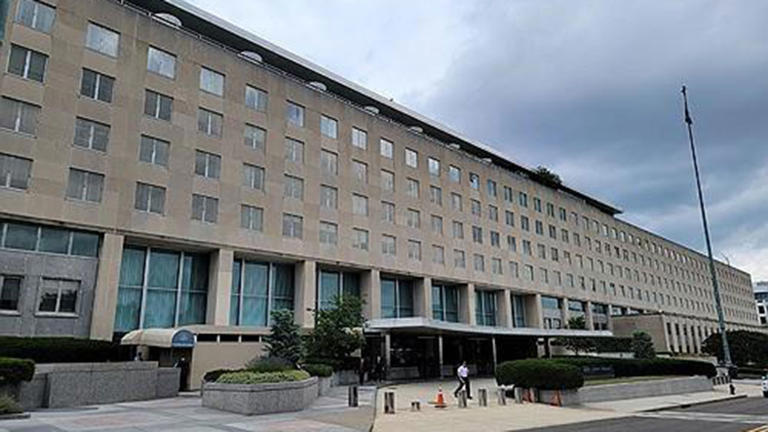 Meta's next-gen Ray-Ban 'Hypernova' glasses render leaks with gesture ...