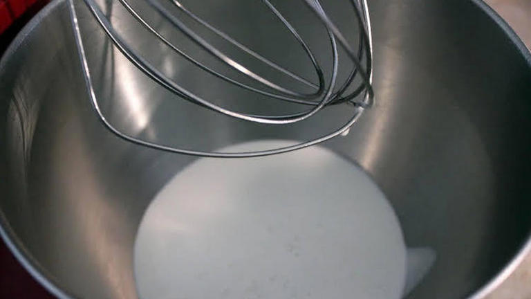 There Are Two Tricks To Making Classic Homemade Whipped Cream - Classic ...