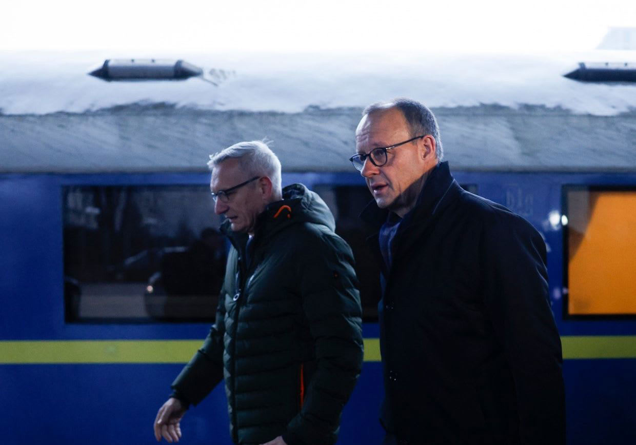 German opposition leader vows Ukraine won't fight one-handed German opposition leader vows Ukraine won't fight one-handed