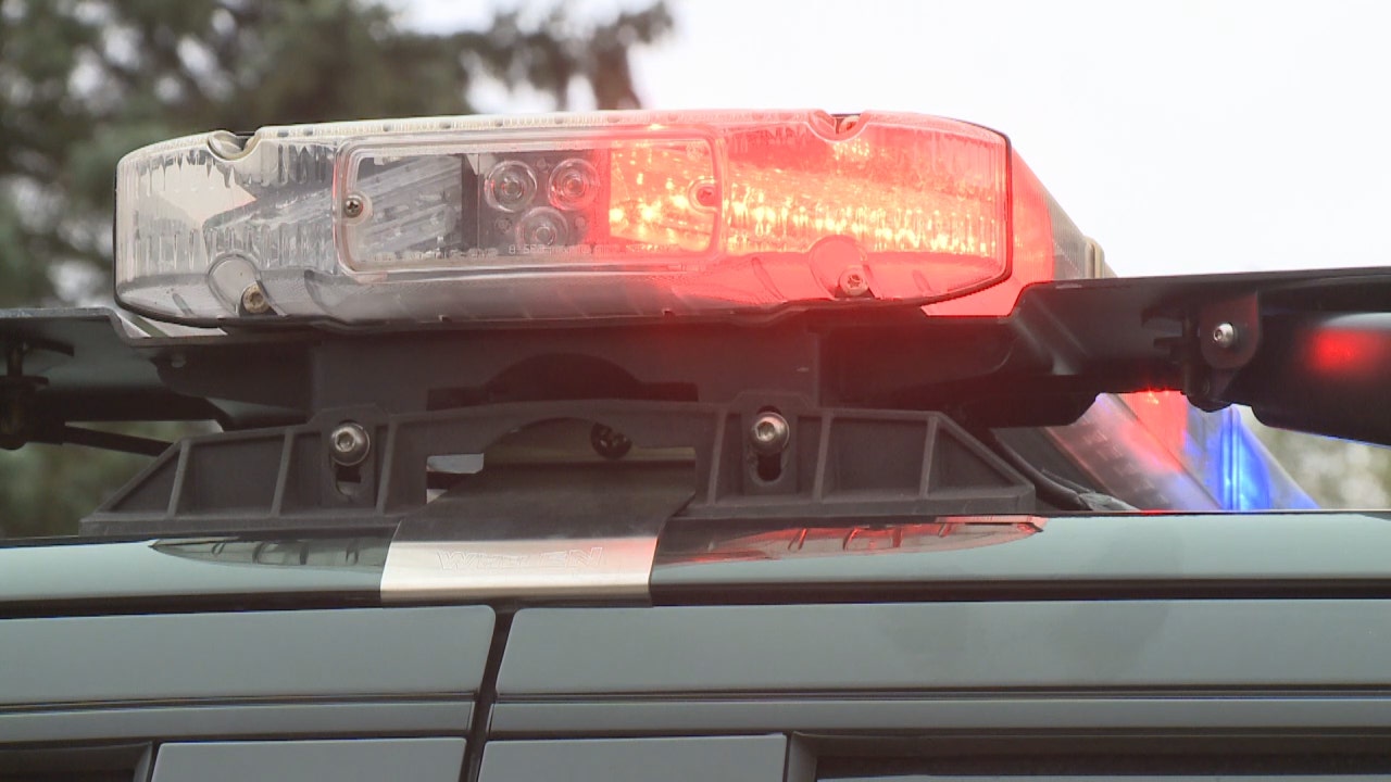 Man shot in neck at Des Moines, WA apartment complex parking lot