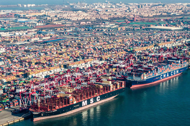 China Exports Growth Slows Unexpectedly, Imports Drop Further China Exports Growth Slows Unexpectedly, Imports Drop Further
