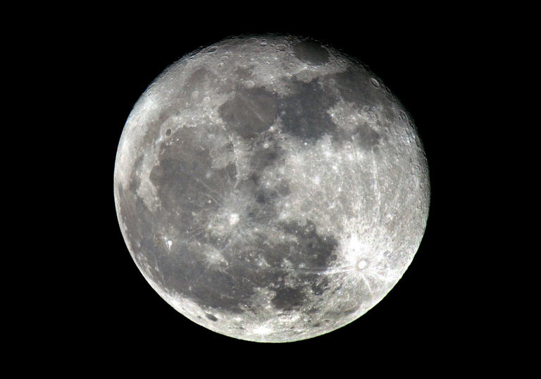 When every full moon shines in 2025. Dates, times and the history ...