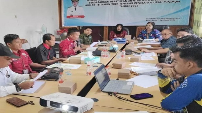 Dewan Pengupahan Sepakat, UMK Lamandau Tahun 2025 Sebesar Rp3 Juta Lebih Dewan Pengupahan Sepakat, UMK Lamandau Tahun 2025 Sebesar Rp3 Juta Lebih