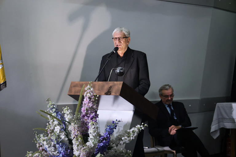 Wiktor Zborowski zagrał dla Stanisława Tyma na pogrzebie. Wiktor Zborowski zagrał dla Stanisława Tyma na pogrzebie.