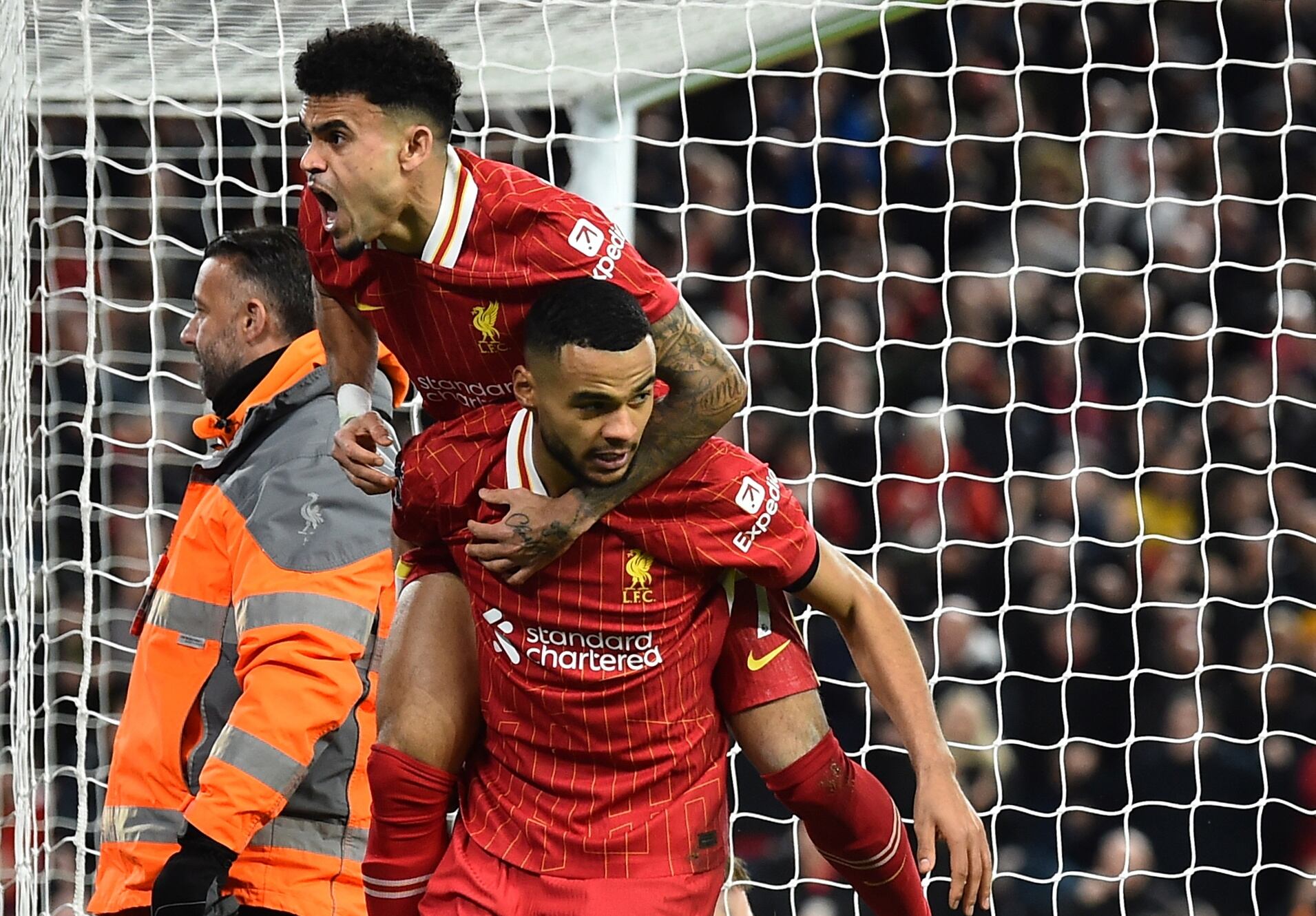 Premier League: El Liverpool de Lucho Díaz quedó a un paso del título