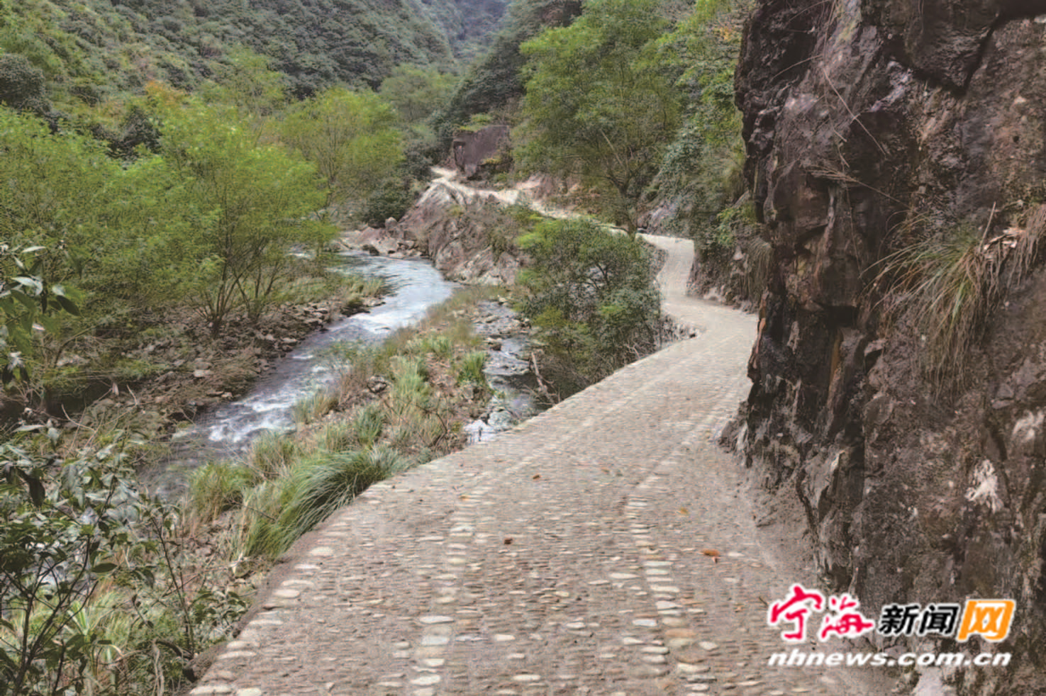 龙宫村民聚善义 千年古道焕新颜