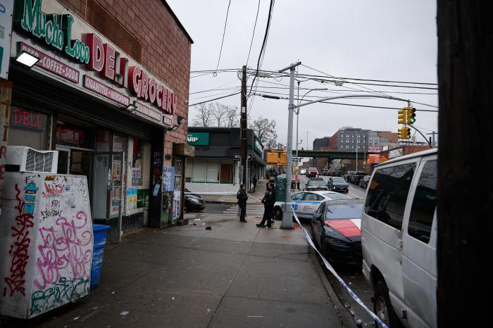 Deadly stabbing at Brooklyn deli leaves man dead, suspect sought Deadly stabbing at Brooklyn deli leaves man dead, suspect sought