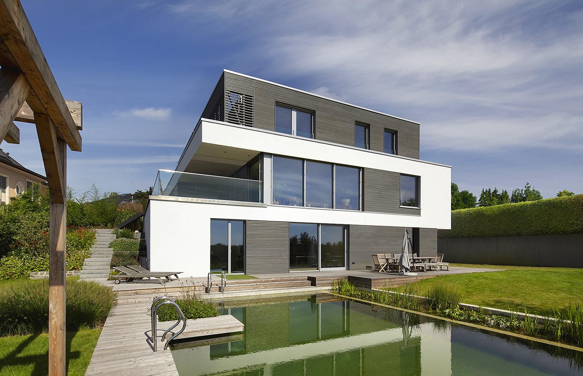 10 sustainable homes in the UK and elsewhere that cost nothing to run