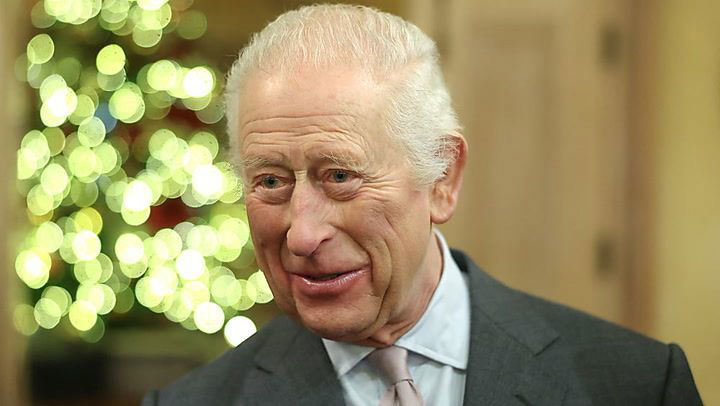 Überraschend: König Charles ändert die Weihnachtsplanung bei den Royals Überraschend: König Charles ändert die Weihnachtsplanung bei den Royals