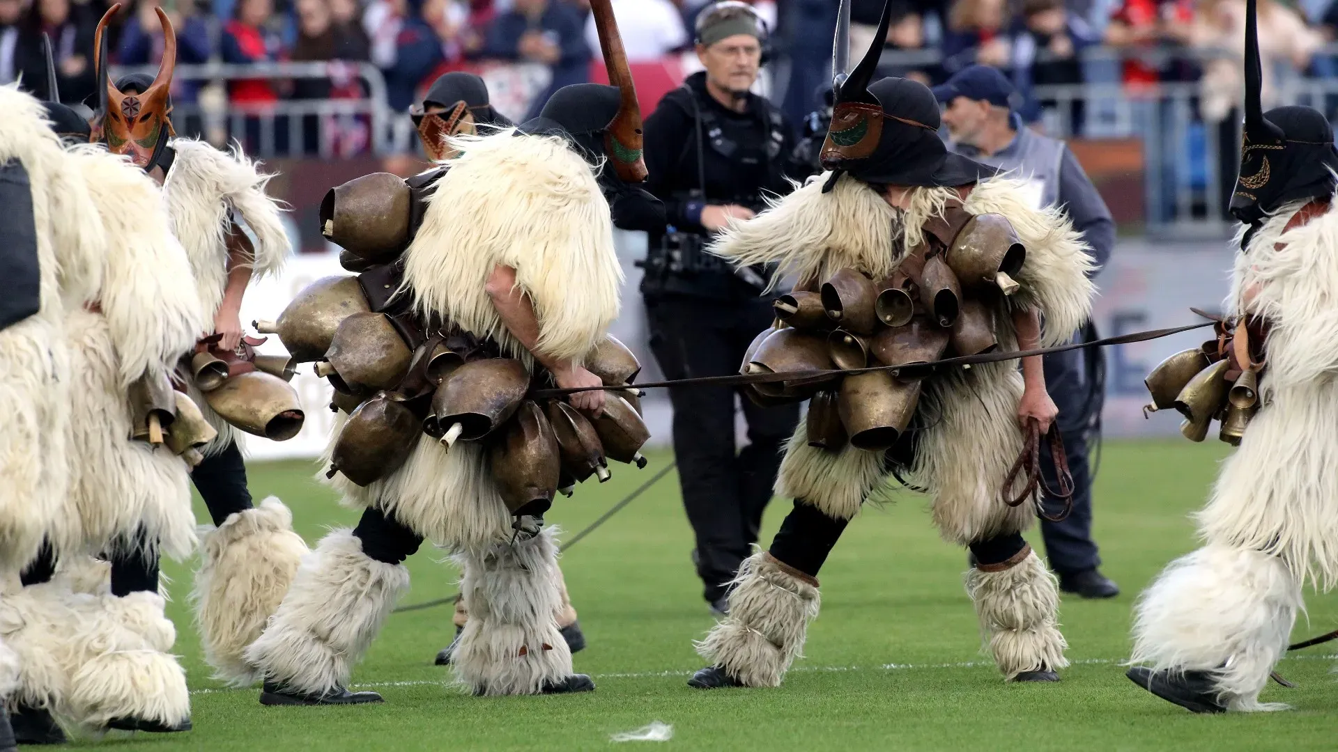 Vreemde en enge monsters op het veld: foto's gaan de wereld rond