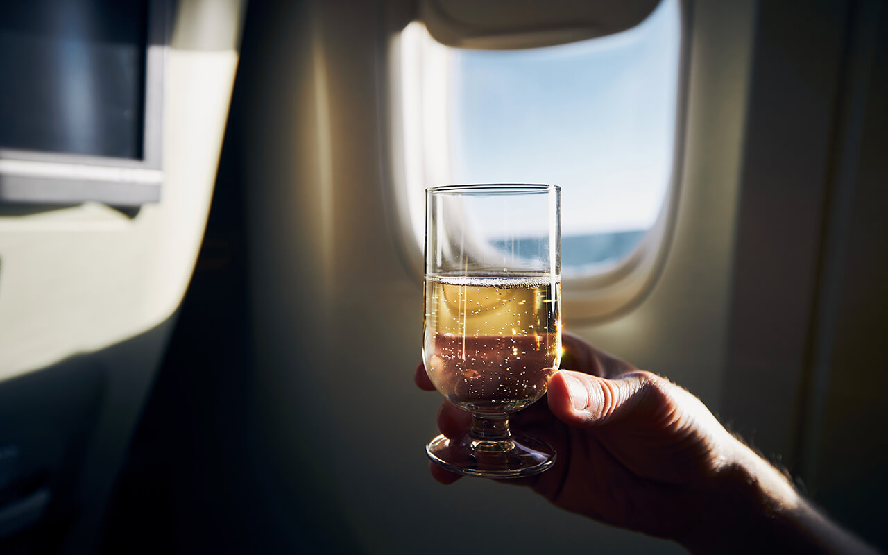 15 Reasons Not to Drink on Airplanes