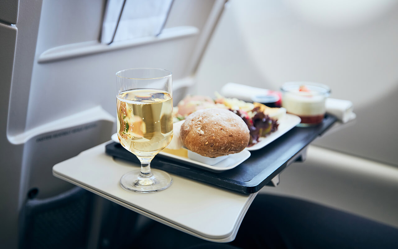 15 Reasons Not to Drink on Airplanes