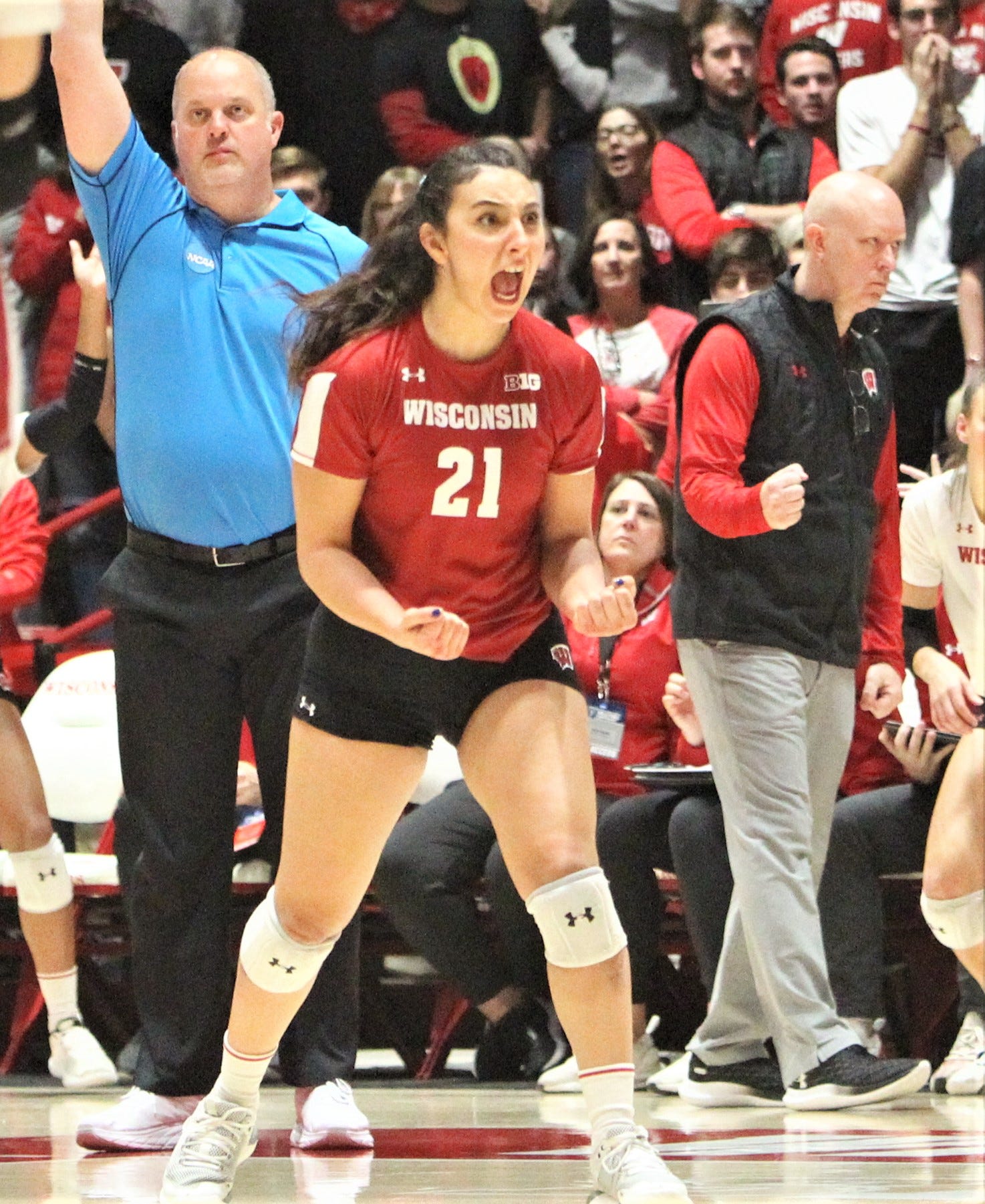 Former Wisconsin volleyball defensive specialist Gulce Guctekin joins ...