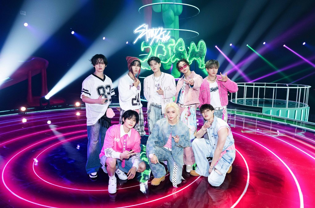 Stray Kids Become First Act to Debut at No. 1 on Billboard 200 Albums ...
