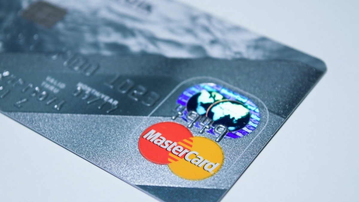 Visa and MasterCard to refund $2,000 to eligible customers following ...