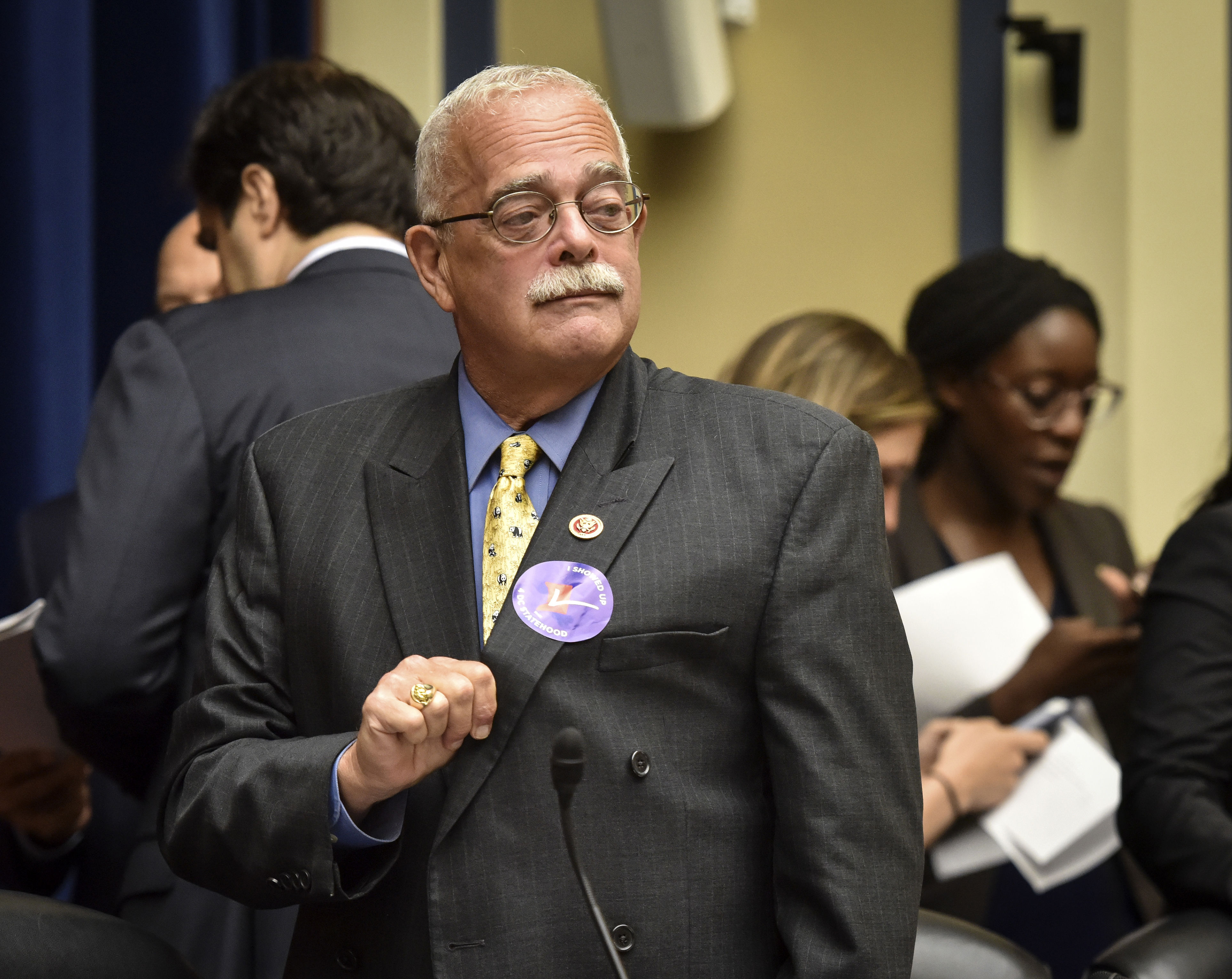 Cancer will stop a staunch congressional friend of federal employees