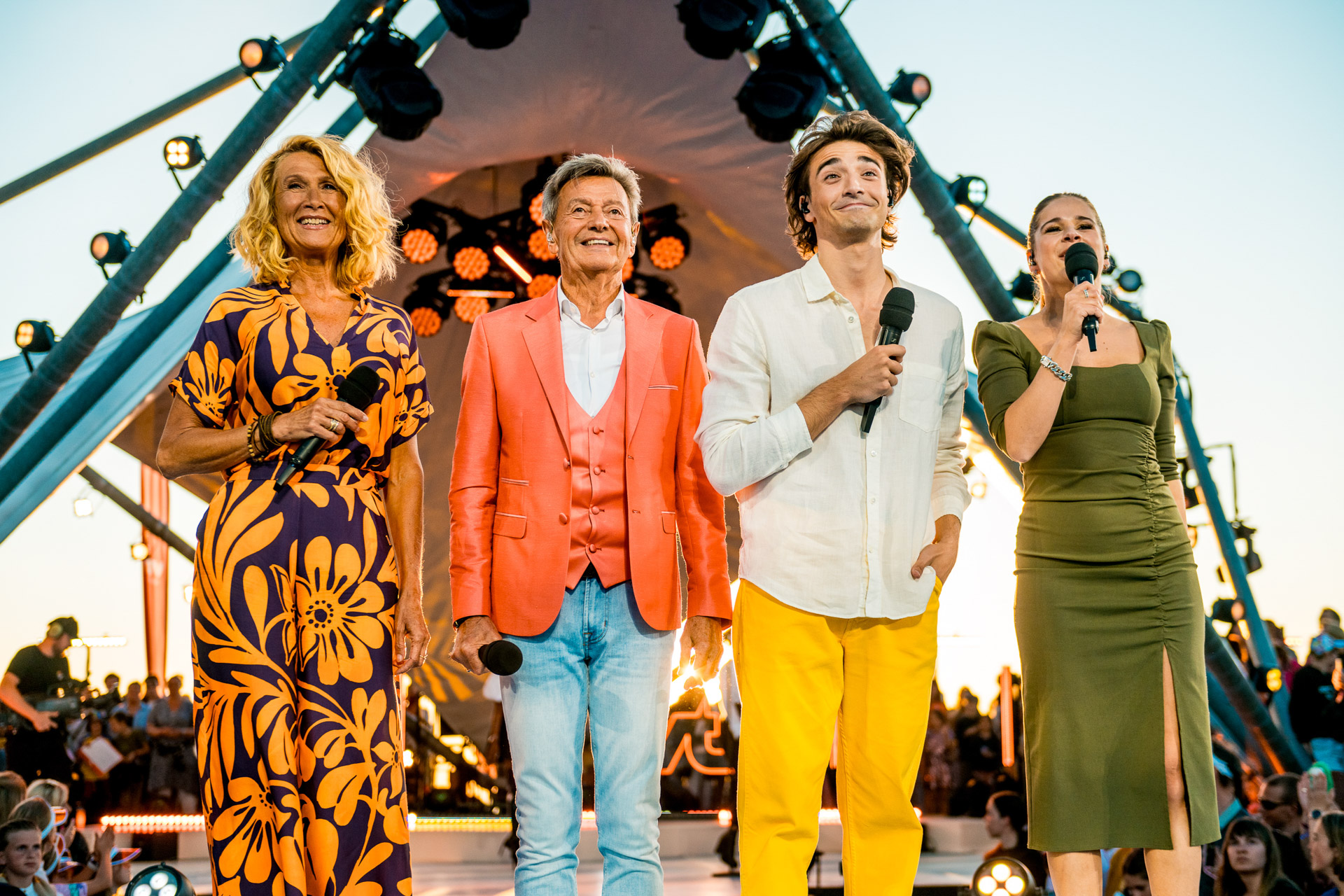 10 famous people known for their exceptional intelligence