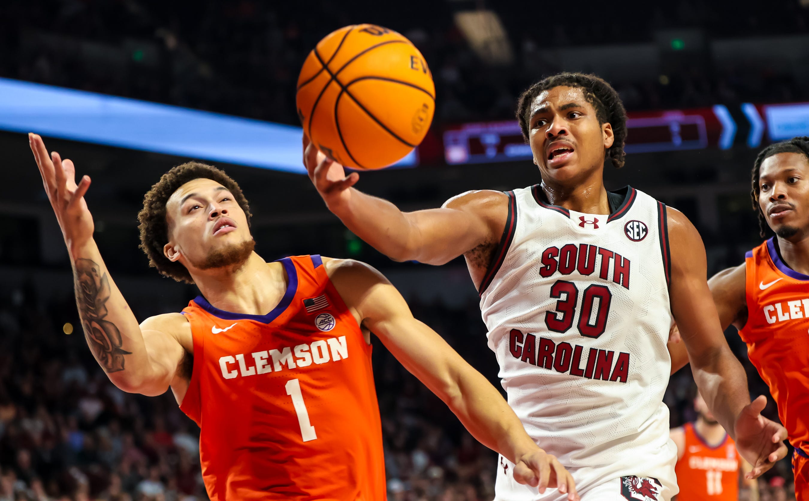 Clemson basketball's Dillon Hunter ejected for headbutt flagrant-2 foul ...