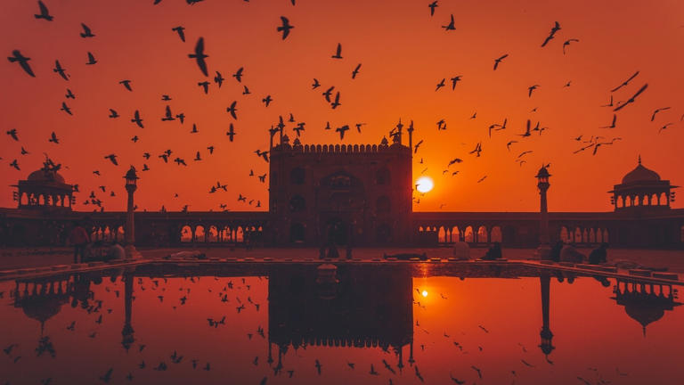 Why do India and China have a single time zone despite their vast landmass? Why do India and China have a single time zone despite their vast landmass?