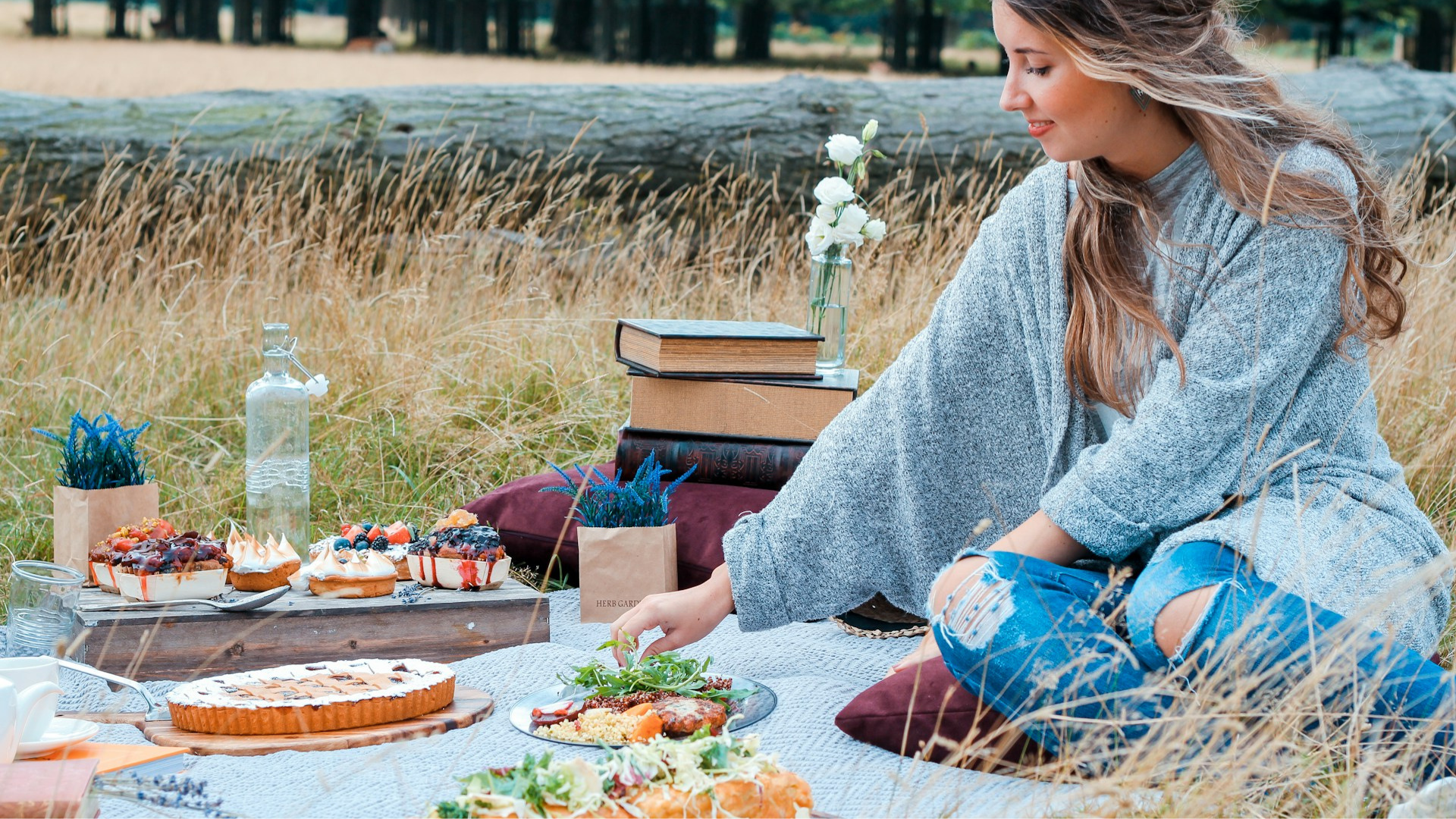 Planning a Picnic? 20 Adorable Items To Add To The Basket