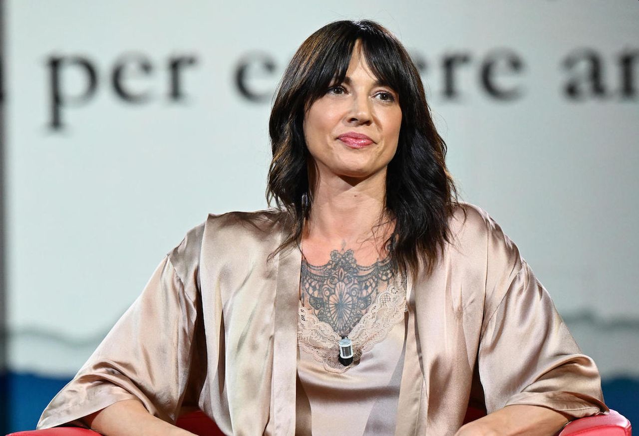 “Il tempo non cura le ferite” – Asia Argento ricorda sua sorella morta ...