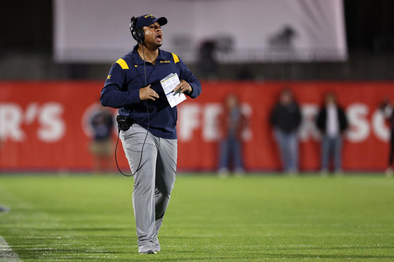 Former NFL player emerges as coaching candidate at Texas