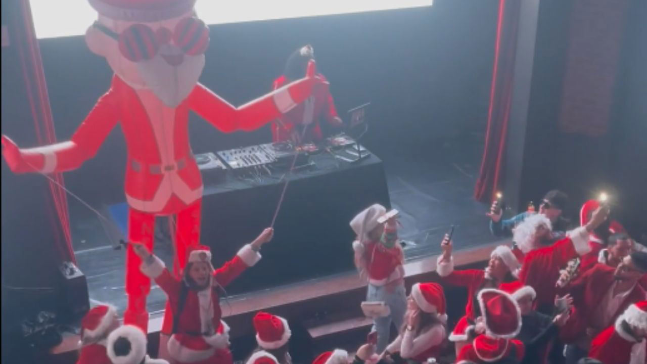 SantaCon 2024 brings holiday cheer as Santas in NYC show love to Mariah ... SantaCon 2024 brings holiday cheer as Santas in NYC show love to Mariah ...