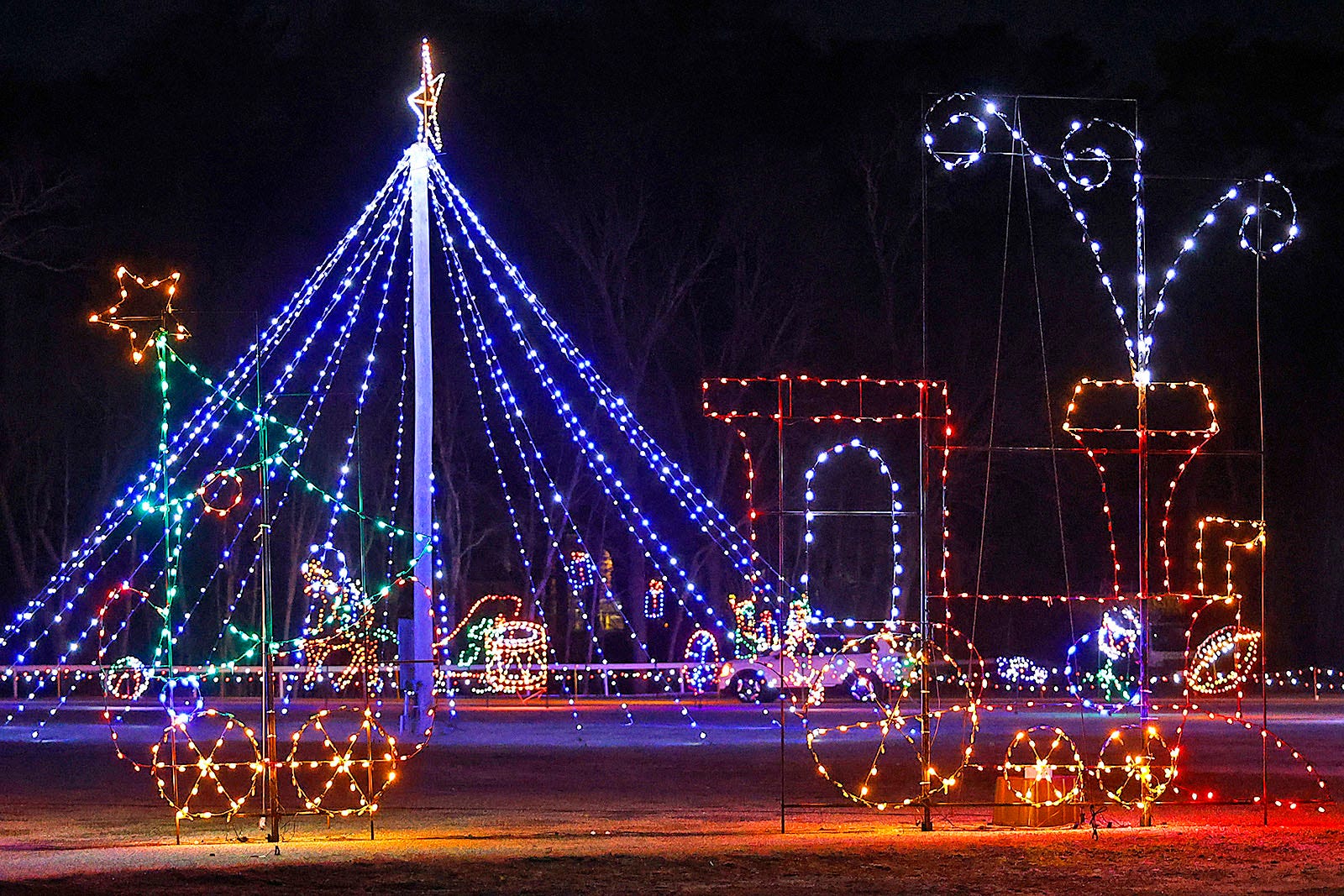 Here are 3 drive-thru holiday light displays to check out in Massachusetts