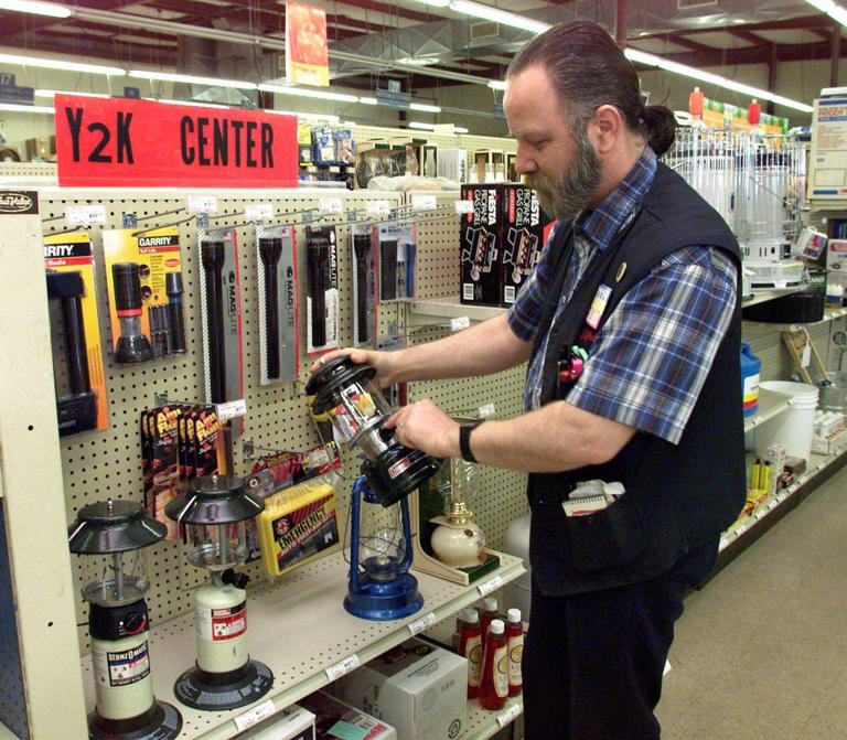 Y2K swept the nation 25 years ago: Historical photos show millennium ...