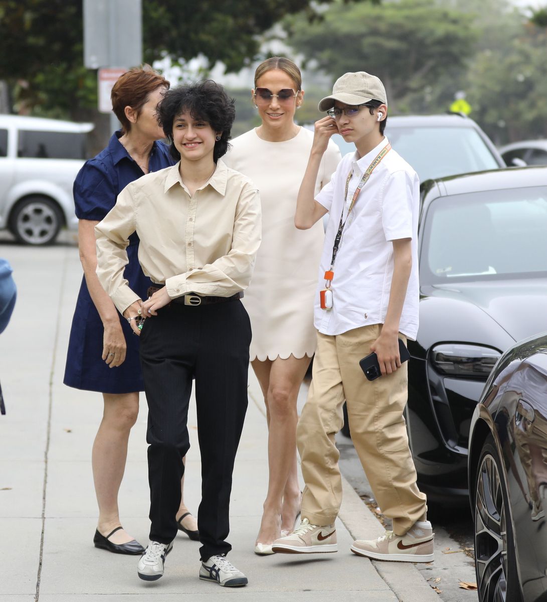 Jennifer Lopez's night out with Oscar Muñiz and Ben Affleck's teen Fin ...