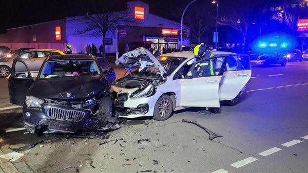 Unfall in Oberhausen: Sechs Personen mussten ins Krankenhaus