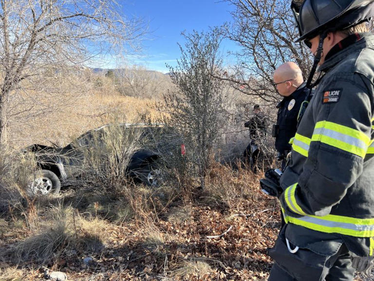 Driver arrested for DUI after crashing car into ravine Driver arrested for DUI after crashing car into ravine