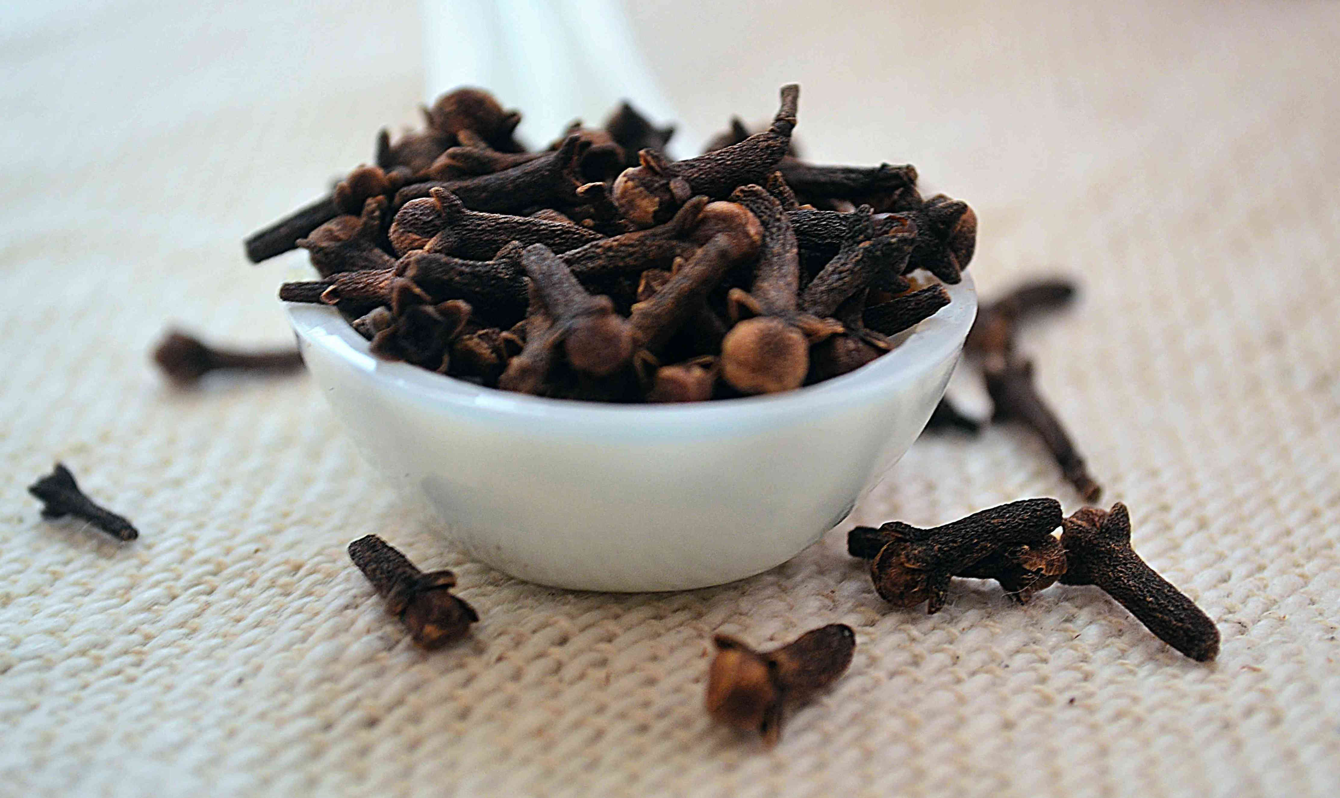 How to Get Relief From Toothaches With Clove Oil