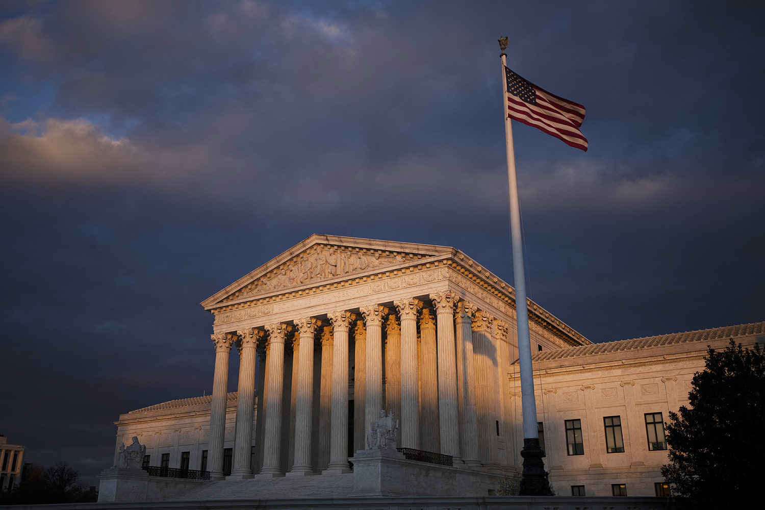John Roberts backs Trump’s power to fire FTC commissioner without cause ...
