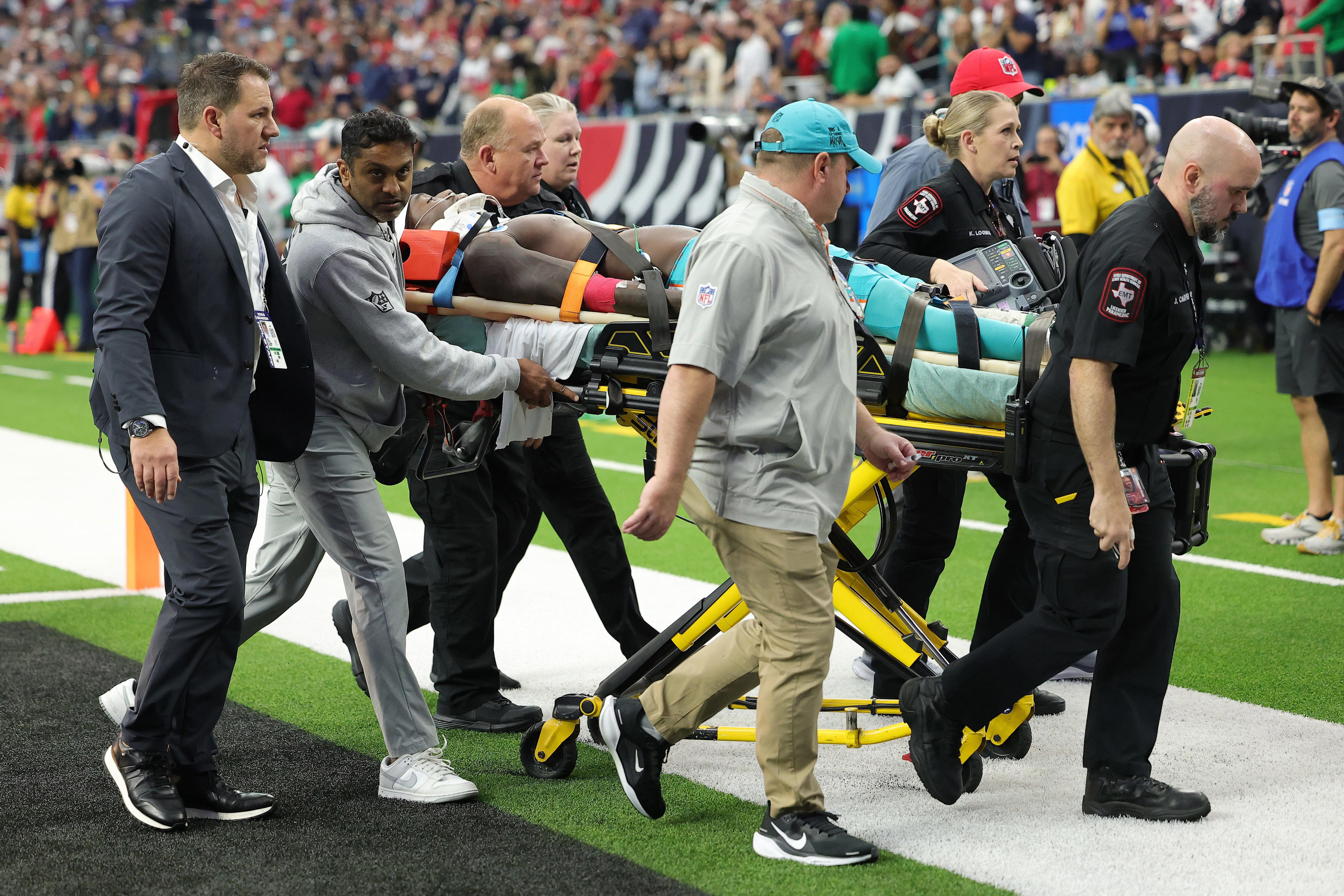 Miami Dolphins' Jaylen Waddle doubtful vs. 49ers as WR injuries hit hard