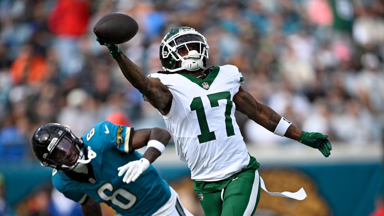 Source: Jets continue overhaul, releasing WR Davante Adams