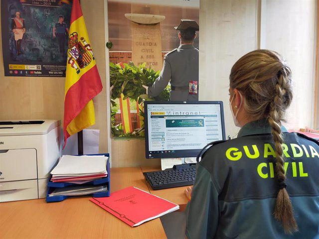 Sucesos.- Detenidas nueve personas por estafar a una empresa de ... Sucesos.- Detenidas nueve personas por estafar a una empresa de ...