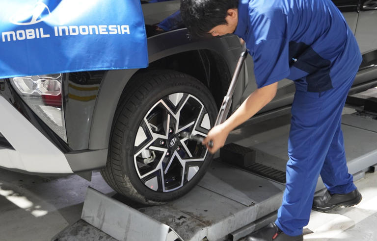 Cara Mengencangkan Mur Roda Mobil Tanpa Kunci Torsi, Kuncinya Disini