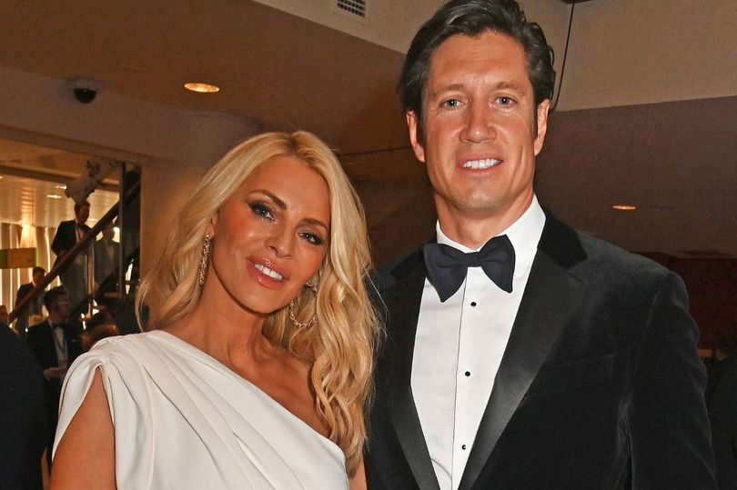 Vernon Kay opens up on injury which left Strictly wife Tess Daly baffled Vernon Kay opens up on injury which left Strictly wife Tess Daly baffled