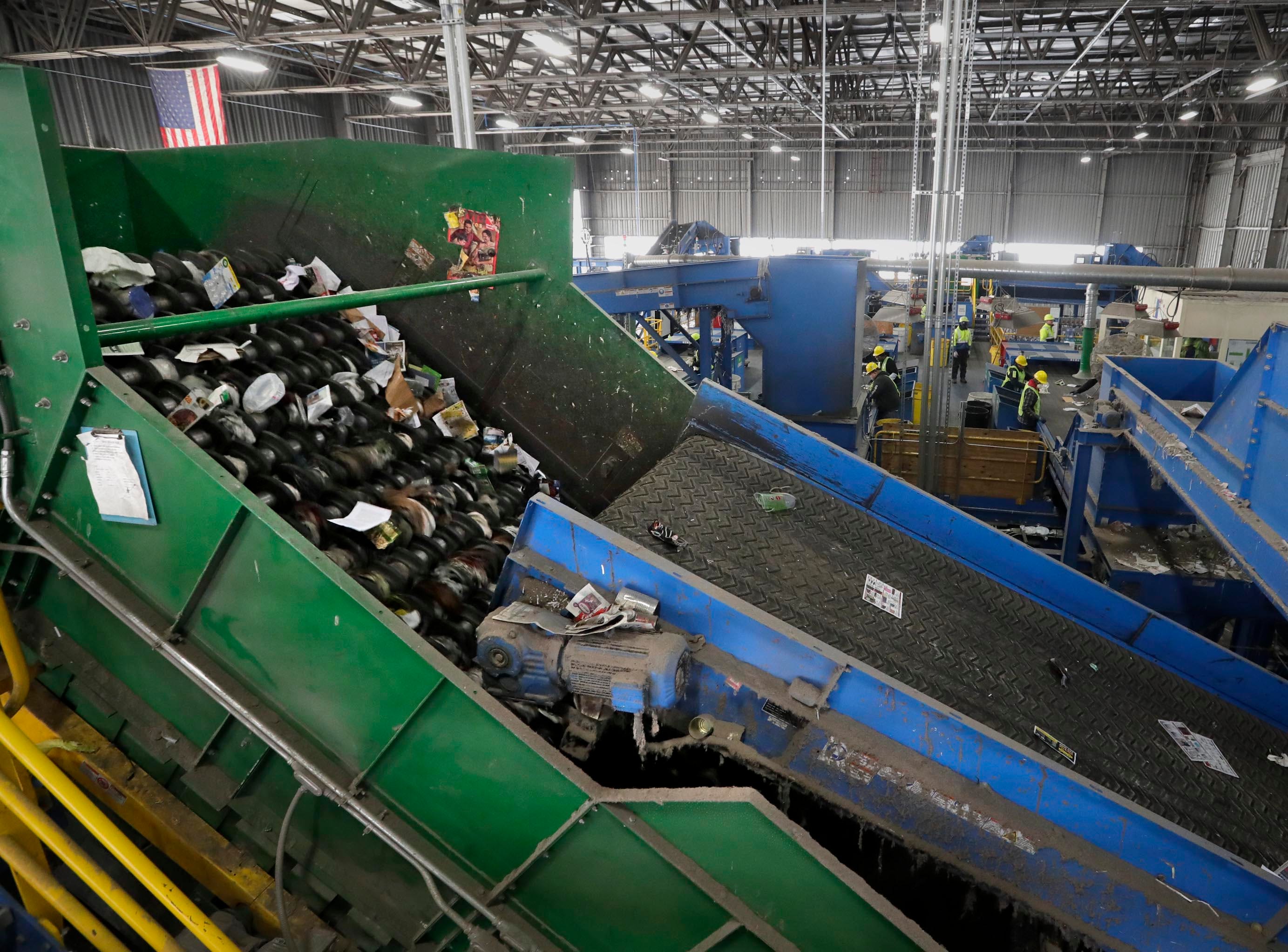 Can you recycle wrapping paper in Milwaukee? What to know about holiday ...