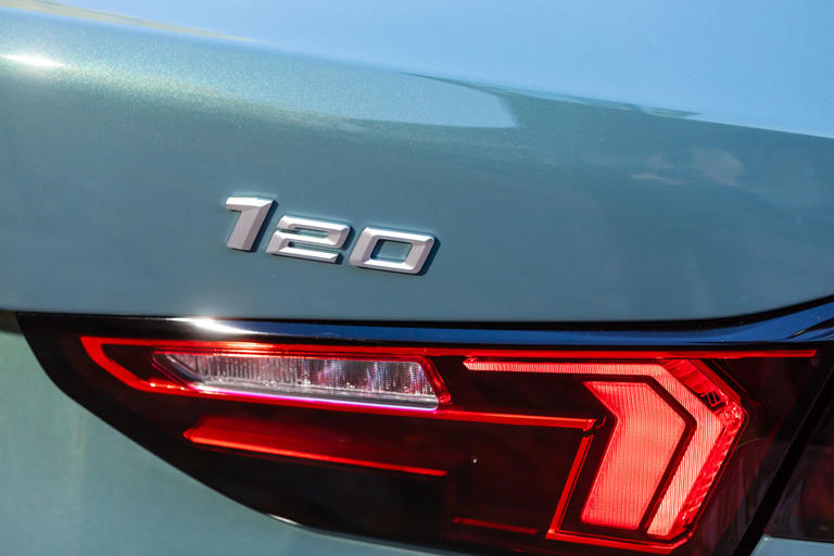 BMW 120（FF/7AT）【試乗記】