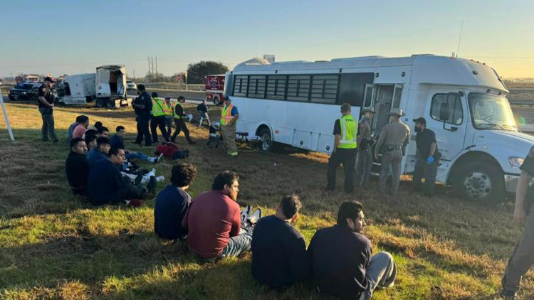 Investigation underway after bus crash injures detainees on US 77 in Texas Investigation underway after bus crash injures detainees on US 77 in Texas