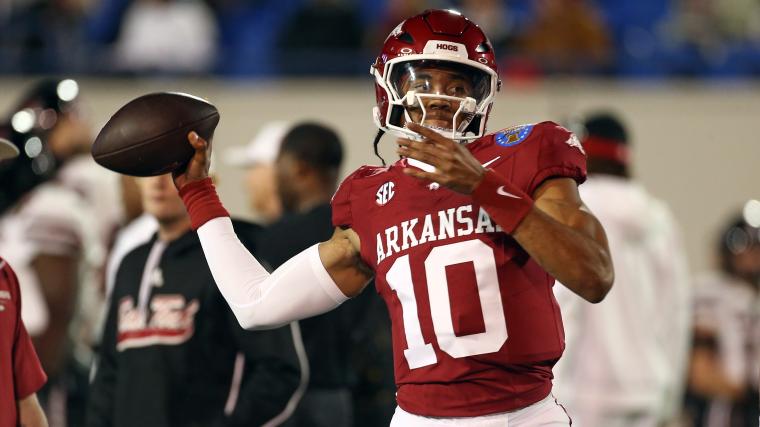 Arkansas head football coach Sam Pittman sends a strong message on QB ...