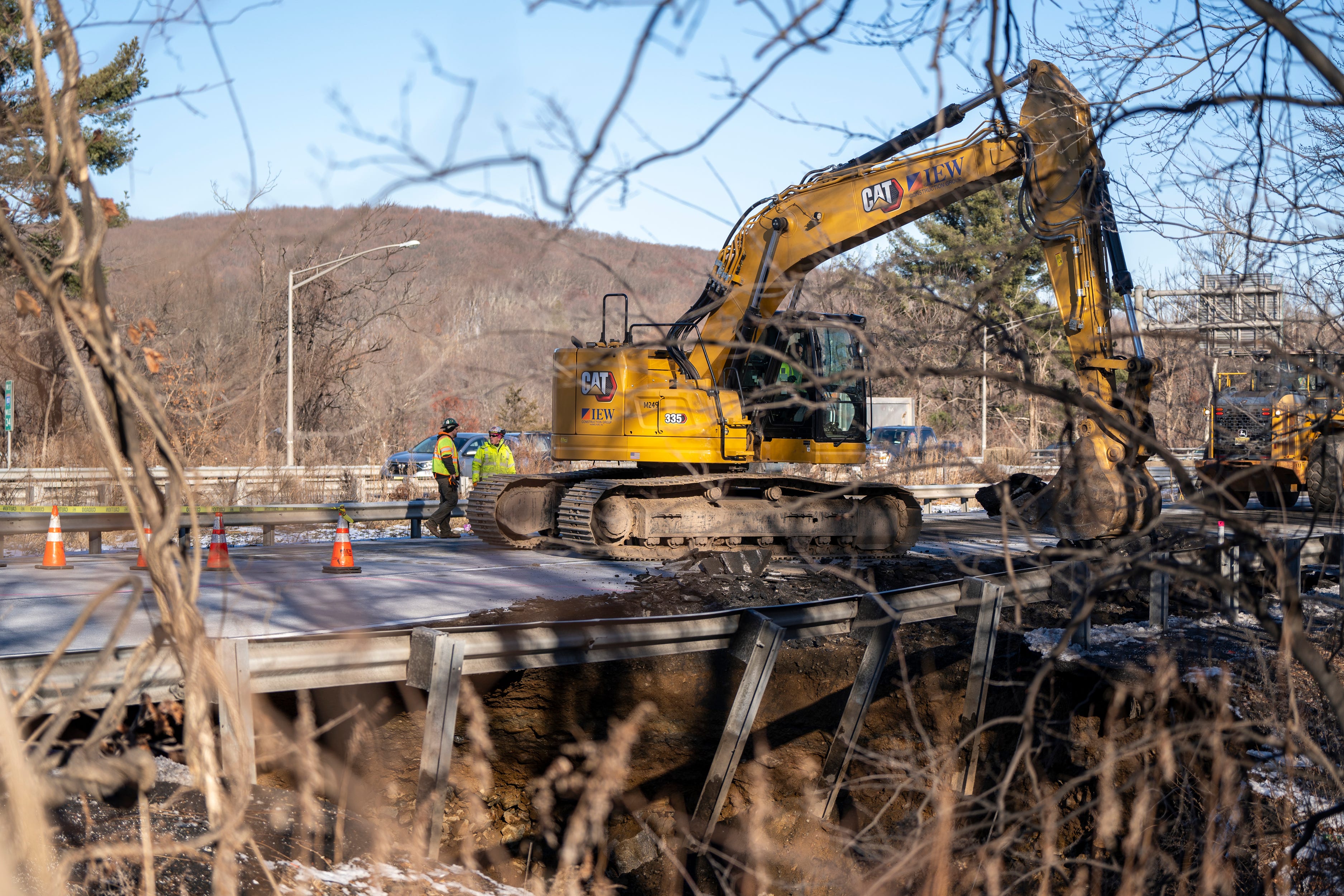 Major water main break in Edison, New Jersey leaves thousands without ...