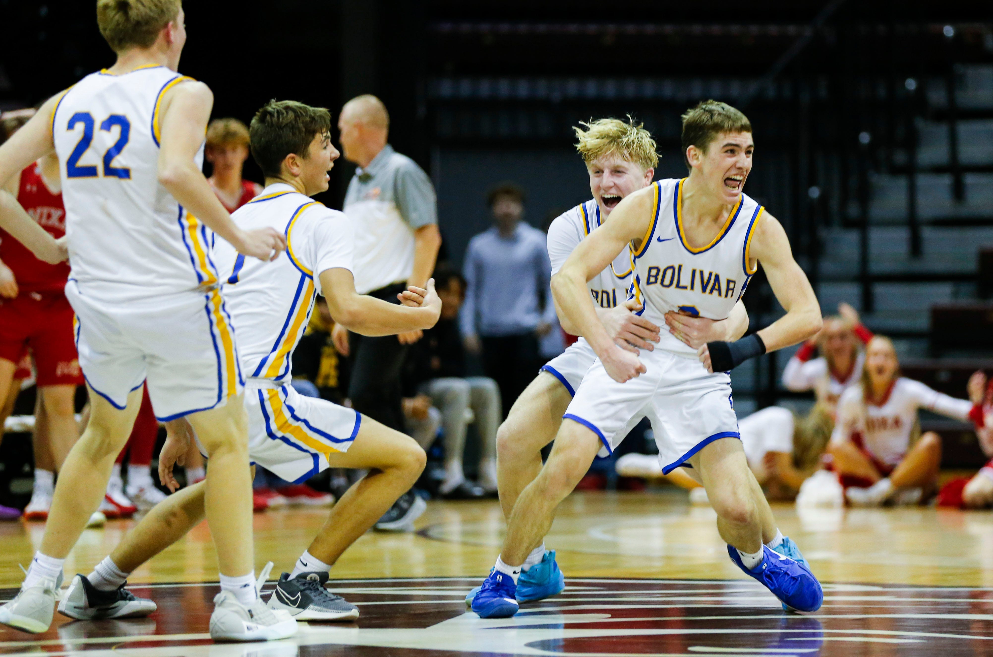 Bolivar basketball shocks Nixa with game-winning 3 at buzzer at Blue ...