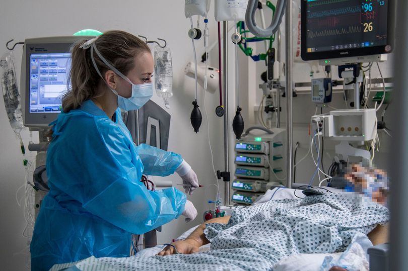 Welsh hospitals bring back face masks for visitors and staff