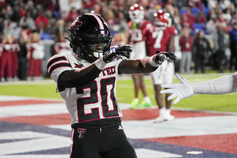 Arkansas' big-play attack overwhelms Texas Tech football in Liberty Bowl